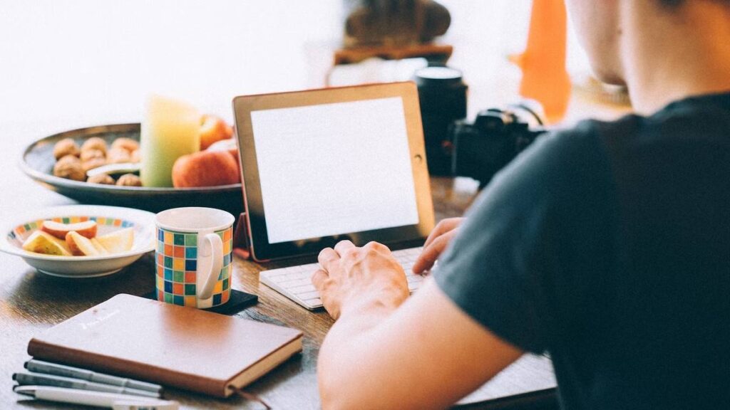 Resumo expandido e resumo simples: como fazer, estrutura e exemplos prontos