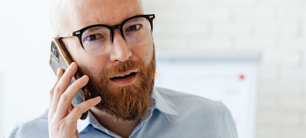 Contatar ou contactar: quais as diferenças e qual o certo- TCC Pronto